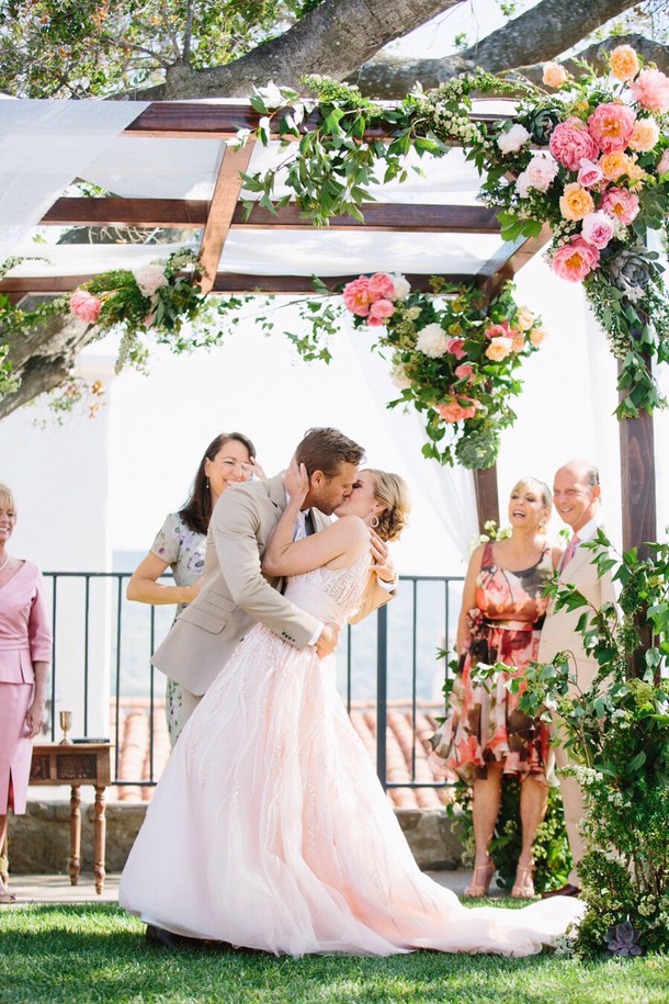 Wedding WordPress Theme Live Demo by Visualmodo